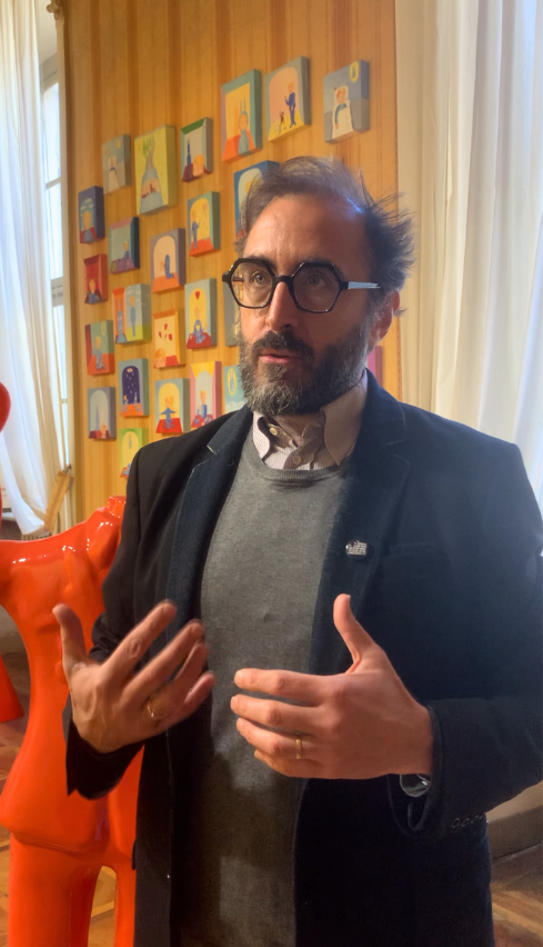 Viaggiando oltre il perimetro dell'immagine a Palazzo Saluzzo Paesana ...